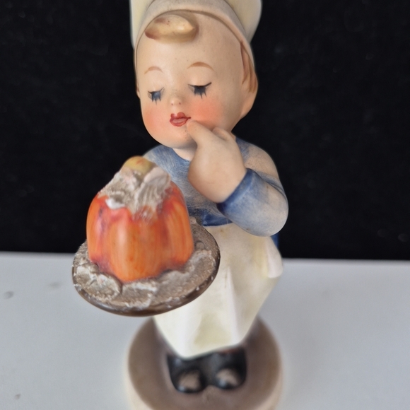 Hummel | Holiday | Vintage Mi Hummel Boy Tasting Cake 128 | Poshmark